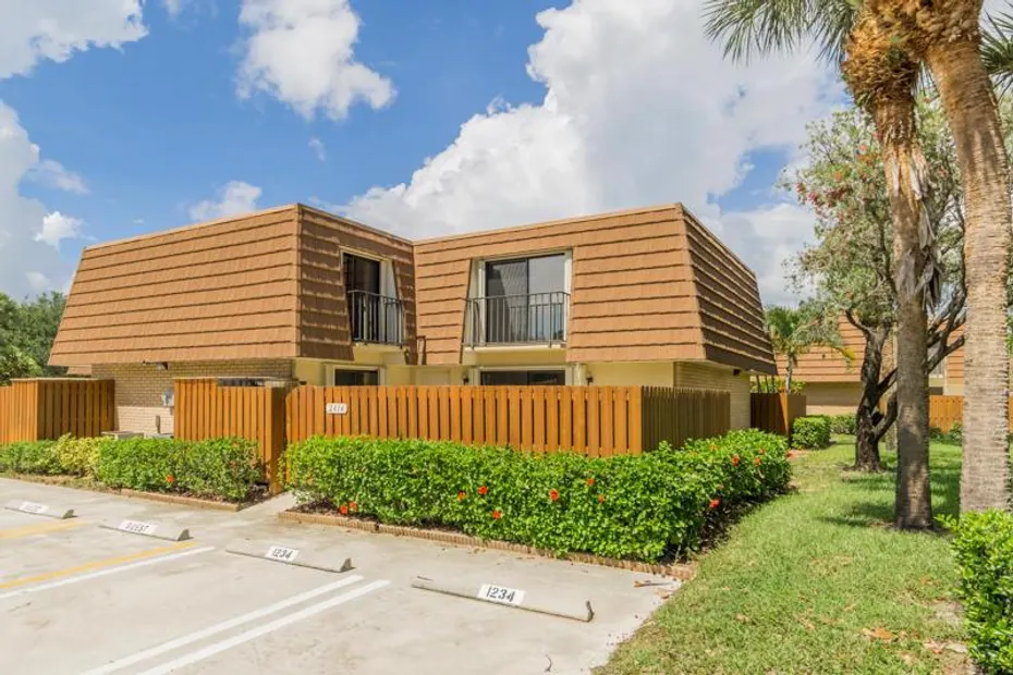 2414 24th Court, Jupiter The Bluffs | Echo Fine Properties
