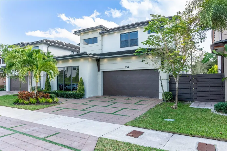 8814 NW 154th Ter, Miami Lakes Miami City | Echo Fine Properties