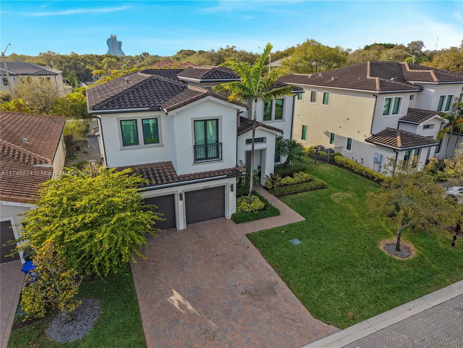 5649 W Brookfield Cir W, Hollywood Hollywood | Echo Fine Properties