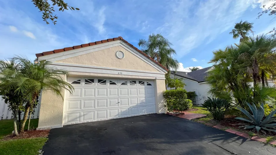 670 Falling Water Rd, Weston Weston | Echo Fine Properties