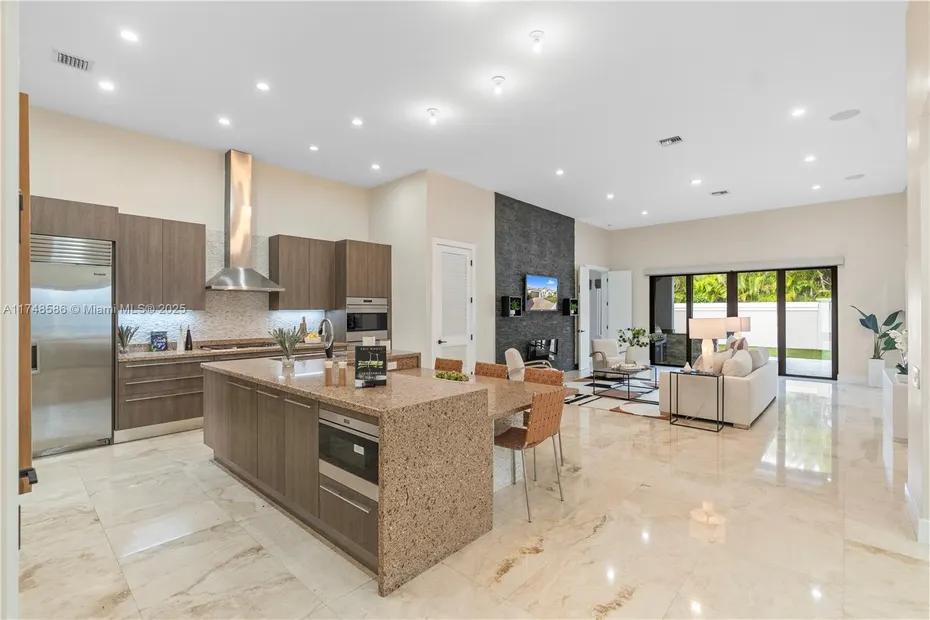 5855 W Brookfield Cir W, Hollywood Hollywood | Echo Fine Properties